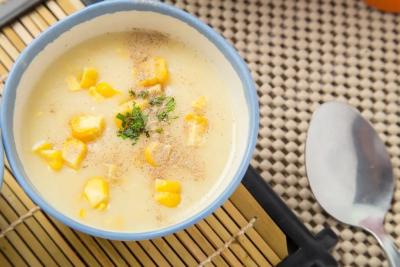 China 180g/ Bag Ready To Eat Packaged Food Instant Cream Corn Soup Bisque for sale