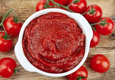 China HALAL Cooking Dishes Canned Tomato Paste / Jarred Tomato Sauce With 70 % Effective Conten for sale