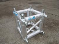 China Aluminum 5-Sided Spigot Trussing Corner Box for Customizable Square Truss Connection for sale