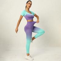 China Seamless high-waisted tummy tuck yoga suit stretch hip lift yoga pants peach hip sports suit short t-shirt for sale