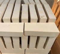 China Fusion Al2O3 Heat Insulation Brick 1900C Cast Iron Fire Brick for sale