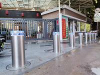 China 316 Stainless Steel Automatic Retractable Parking Bollards With Reflective Stripe for sale