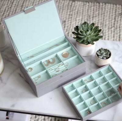 China Green Velvet Leather Jewelry Boxes Earring Organizer Rectangular Shape Luxury Design for sale