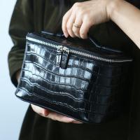 China Pu Crocodile Leather Cosmetic Cases Luxury Style Soft Vanity Makeup Travel Bag OEM ODM for sale