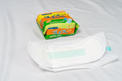 China Dual Layer Design Sanitary Pads for Leak Protection and Disposable for sale