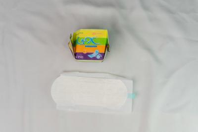 China Wingless Cotton Pantiliners Gentle Comfortable Whisper Pantiliner For Sensitive Skin for sale