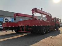 China 25000 Kg HOWO 371 6x4 Truck Mounted Crane With Hydraulic Arm Weichai Engine for sale