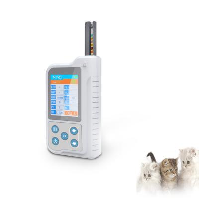 China Handheld Veterinary Urine Analyzer Machine 2.4 LCD 11 Parameter Test Strips for sale