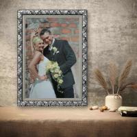 China Custom People Dress Wedding Portrait Paintings For Holiday Gif for sale