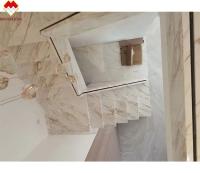 China Customized Size Venus Gold Calacatta Marble Spiral Staircase Tread Indoor Modern LED Light and Anti-Slip Design for sale