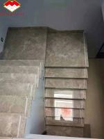 China Customized White Marble Stair Step with Riser Designs Glass Railing in Spiral Design for sale