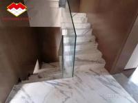 China Villa Interior Stair Railing Made of Natural Marble Stone and Calacatta Gold Steps for sale