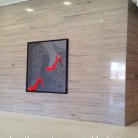 China Hot selling big slab polished wood grain marble tile for sale