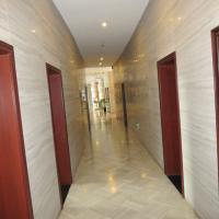 China Natural White Wood Vein Marble Modern Style With 15-30mm Thickness for sale
