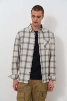 China Men's Classic Plaid Button-Down Shirt with Comfortable Fit and Durable Material for sale