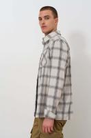 China Men's Classic Plaid Button-Down Shirt with Comfortable Fit and Durable Material for sale