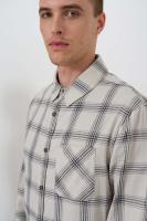 China Men's Classic Plaid Button-Down Shirt with Comfortable Fit and Durable Material for sale