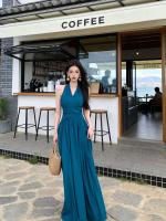 China Women's Sleeveless V-Neck Gathered Waist Maxi Dress - Customizable Colors and Sizes for sale
