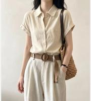 China Women's Relaxed Fit Lightweight Cotton Short Sleeve Button-Up Shirt for Casual Wear for sale
