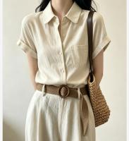 China Women's Relaxed Fit Lightweight Cotton Short Sleeve Button-Up Shirt for Casual Wear for sale