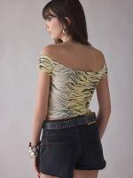 China Women's Off-Shoulder Tiger Print Crop Top with Stretch Fabric and Slim Fit for sale