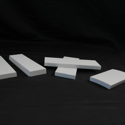 China 2000 MPa Compressive Strength Alumina Ceramic Tiles with High Thermal Shock Resistance and Customizable Size for sale