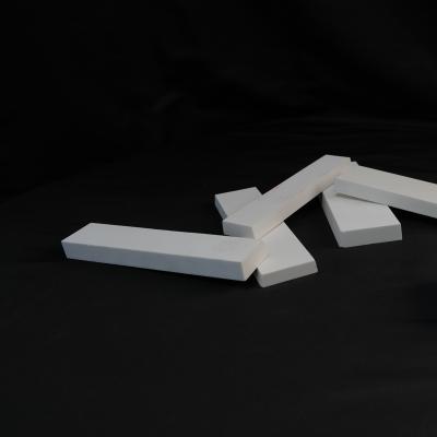 China 95% Alumina Ceramic Tiles with High Electrical Resistivity and Up To 1600°C Temperature Resistance for sale