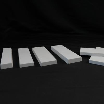 China 1600°C Temperature Resistance Alumina Ceramic Tiles With 95% Alumina Content And 9 Mohs Hardness For Industrial Applications for sale