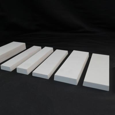 China Customizable Alumina Ceramic Tiles with Temperature Resistance Up To 1600°C and High Electrical Resistivity for sale