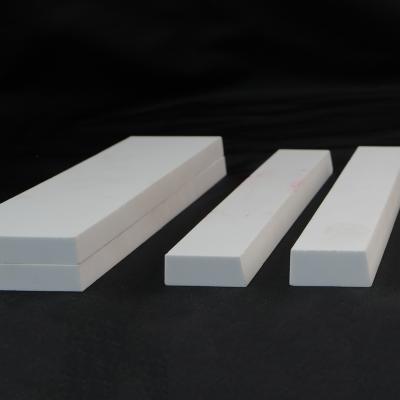 China Alumina Ceramic Tiles with 1600°C Temperature Resistance, 9 Mohs Hardness, and High Impact Resistance for Industrial Applications for sale