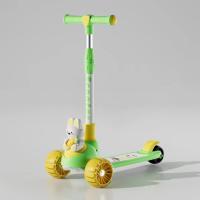 China Durable 6km/H Kids 3 Wheel Scooter Toys Folding Scooter Customizable for sale