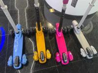 China 3-17 Years Old Kids 3 Wheel Scooter With Rear Wheel Brake High Durability for sale