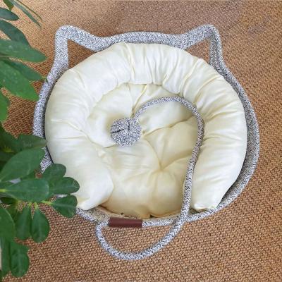China Warm Winter Cat Bed Sisal Scratching Board Lint Free Vertical Cat Climbing Frame for sale