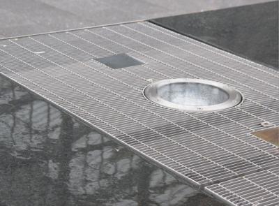 China Q235 Hot Dipped Galvanised Walkway Grating 32*3mm Stair Tread Grating for sale