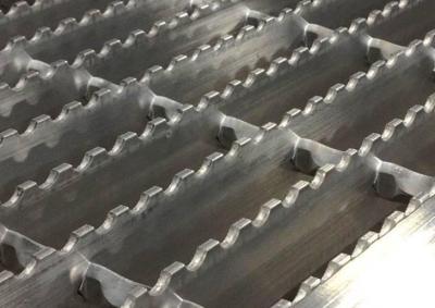 China Serrated Type Steel Walkway Grating Panel Corrosion Resistant for sale