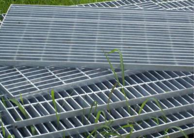 China ISO9001 Serrated Flat Galvanized Steel Walkway Grating Metal Driveway Drain OEM for sale