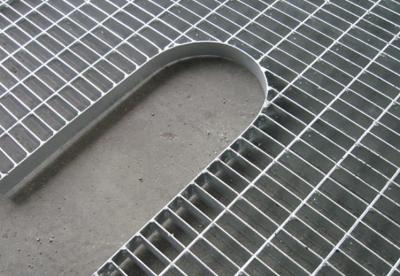 China Q235 HDG Galvanized Steel Grating For Floor Walkway 1.2*1.8m 30*5mm for sale
