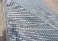 China Galvanized Steel Walkway Grating Black / White For Chemical Plant 30*3mm for sale