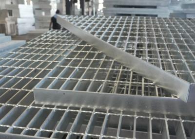 China Welded Steel Walkway Grating for Heavy Duty Industrial Flooring 40×5mm 30/10 for sale