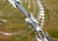 China BT0-22 280g/m² Galvanized Barbed Wire - 500mm Coil Diameter with 22mm Blade Length for sale