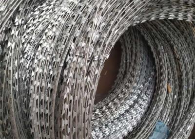 China Concertina Razor Barbed Wire Fencing 500mm Coil Diameter with 2.5mm Core Wire for High Security for sale