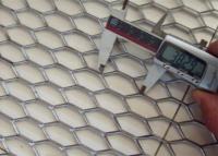 China Hexagonal Expanded Metal Mesh Fence 0.3-10.0mm Thickness Diamond Steel Security Sheet for Industrial Applications for sale