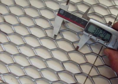 China Hexagonal Expanded Metal Mesh Fence 0.3-10.0mm Thickness Diamond Steel Security Sheet for Industrial Applications for sale