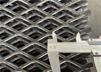 China 0.5mm Thickness Heavy Duty Diamond Mesh Sheet 1.22x2.44m Black Iron Expanded Metal for Industrial Applications for sale