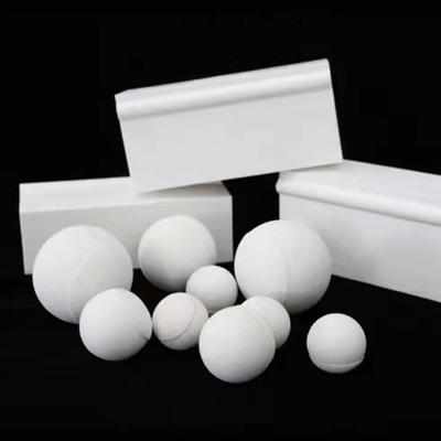 China 17Al2o3 Inert High Density Grinding Aluminum Oxide Alumina Ball 5 Mm for Oil Refining for sale