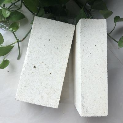 China Al2o3 SK34 Fire Clay Brick Perfect for Fireplaces in White Fire Resistance Place for sale