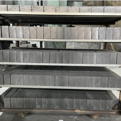 China Industrial Furnace Lining Magnesia Carbon Brick with Exceptional Slag Resistance for sale