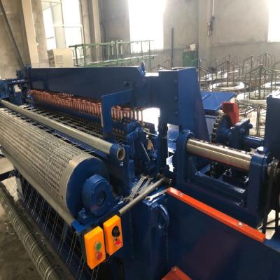China Servo Galvanized GI Wire Net Making Machine 100rolls/8hours Roll for sale