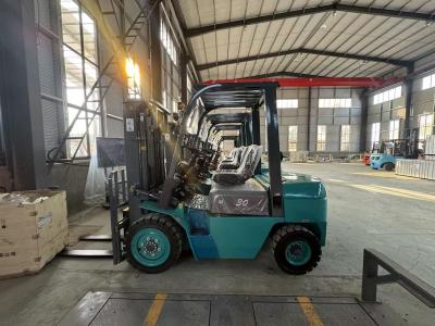 China 1.5 Ton Diesel Forklift CPCD20 Counterbalance 2.0L Capacity Blue Yellow for sale