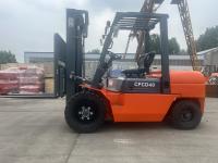 China 4-5 Ton Diesel Forklift Truck Japan Engine Container Mast Industrial Material Handling for sale